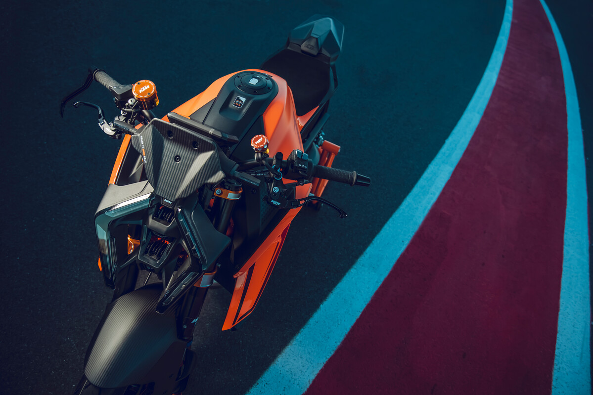 ROHE, UNGEFILTERTE NAKED-PERFORMANCE: DIE KTM DUKE-BAUGRUPPE 2026 SETZE ...
